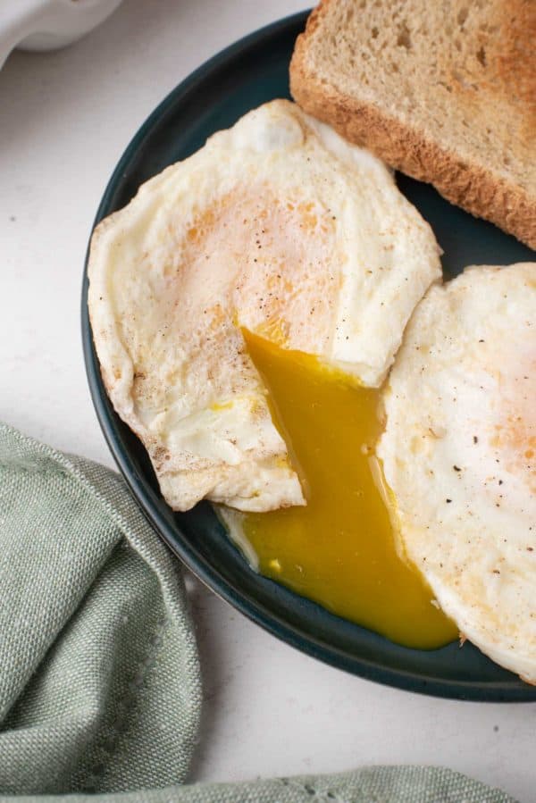 How to Make Over Easy Eggs • Pancake Recipes